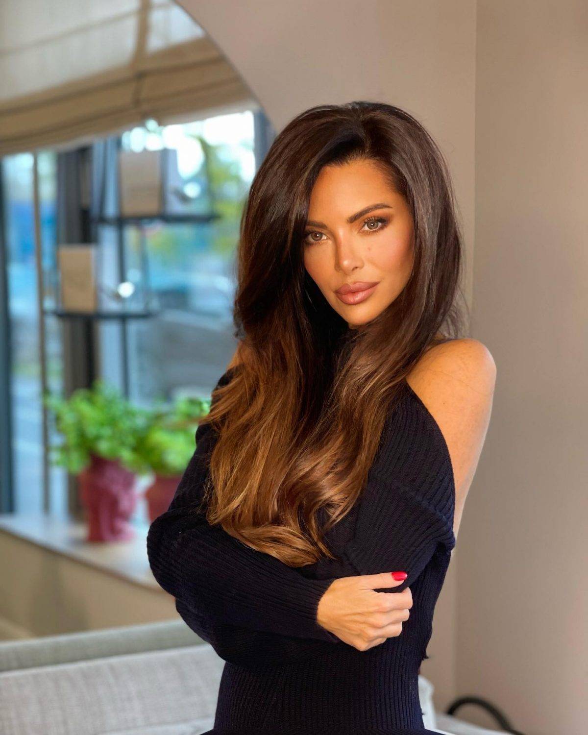 Cover Celebrity & Lifestyle