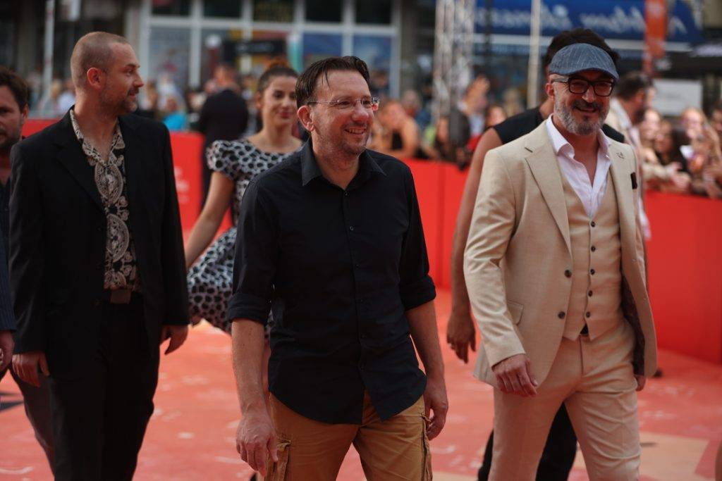 Goran Navojec na crvenom tepihu premijere filma 'Smrt djevojčice sa ...