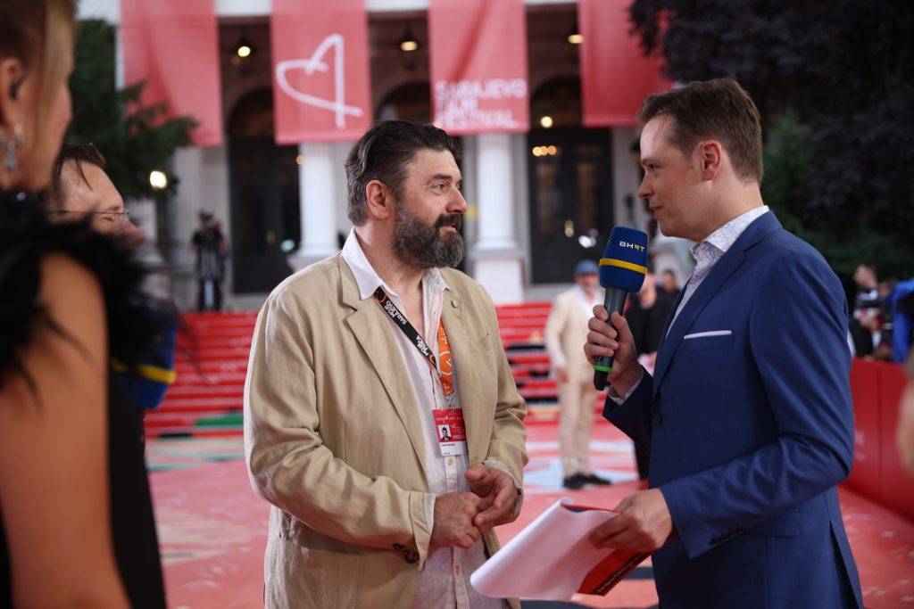 Goran Navojec na crvenom tepihu premijere filma 'Smrt djevojčice sa ...