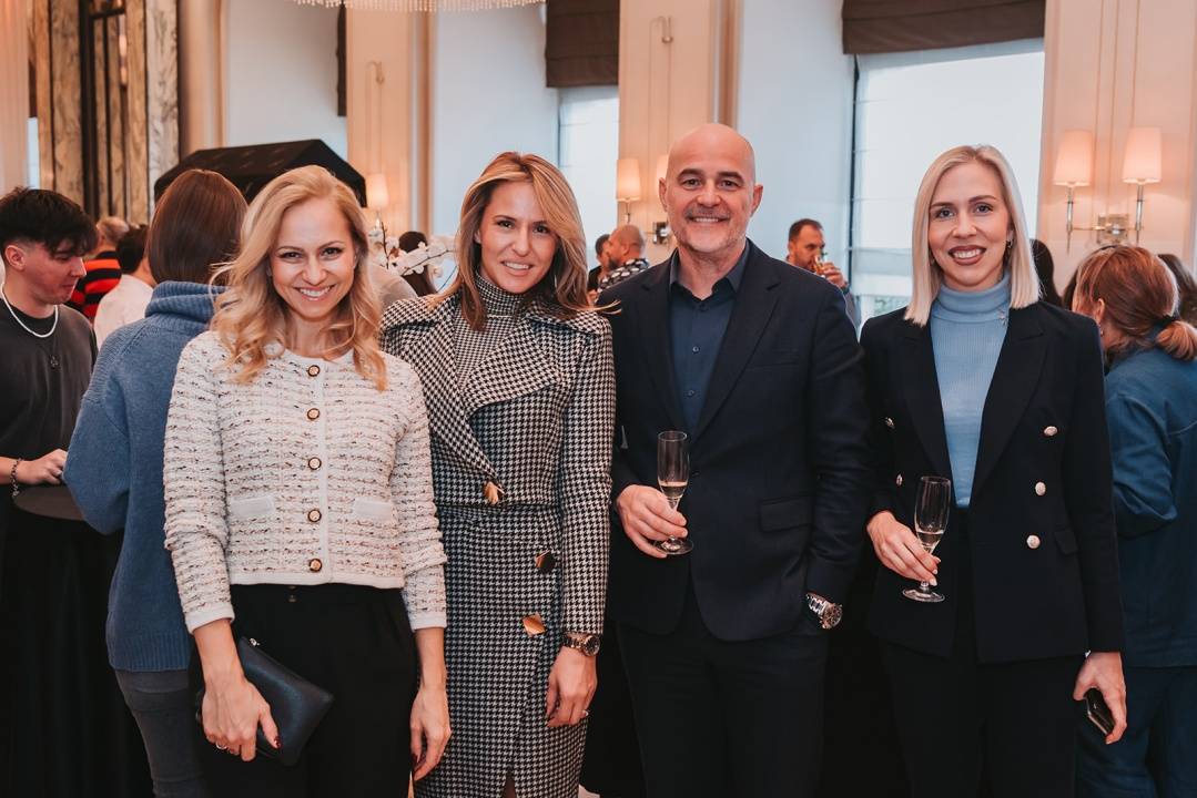 Cover Celebrity & Lifestyle